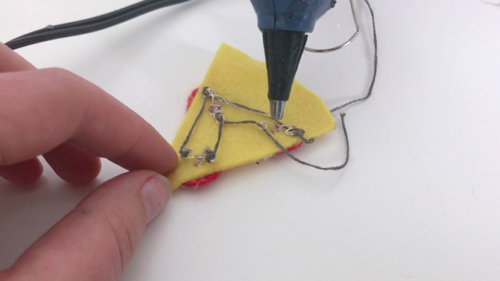 Make a Light Up Pizza – Wearable Tech Tutorials and How-Tos